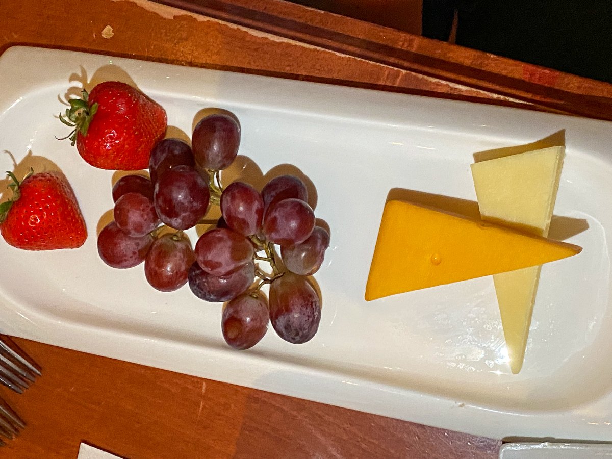 Dos & Don'ts for Be Our Guest Restaurant - Plowing Through Life