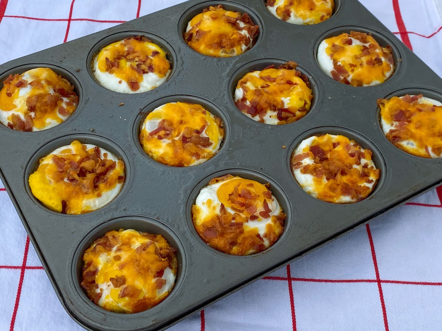 Bacon, Eggs, Cheese & Potato Brunch Cups